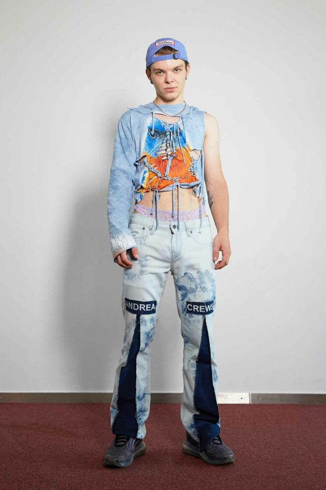 Un crop-top homme pour l'été 2022